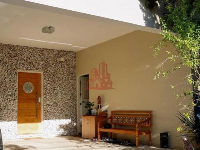 Casa de Alto Padrão Mobiliada com 4 Suítes, Piscina e Energia Solar – Osasco