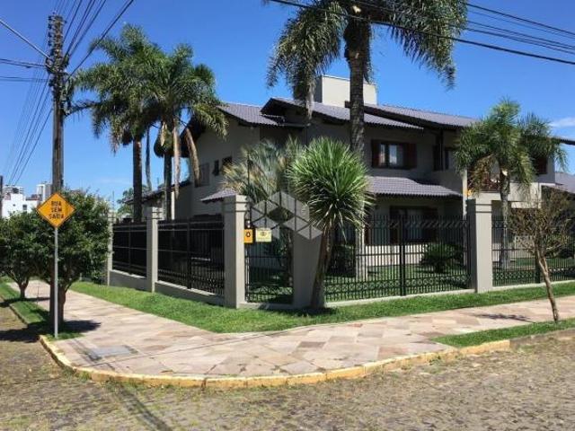 CASA DE ALTO PADRÃO MOBILIADA NO BAIRRO CINQUENTENÁRIO EM CAXIAS DO SUL/RS