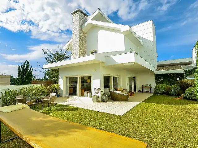 Casa de alto padrão mobiliada no Campo Comprido com 440m² em condomínio fechado