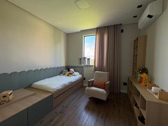 Casa de alto padrão, moderna com piscina aquecida, 4 quartos, em Alphaville/MG