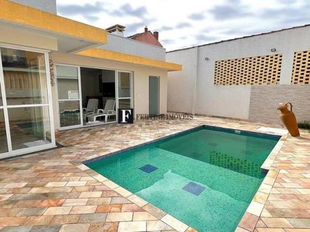 Casa de alto padrão na quadra mar de Matinhos