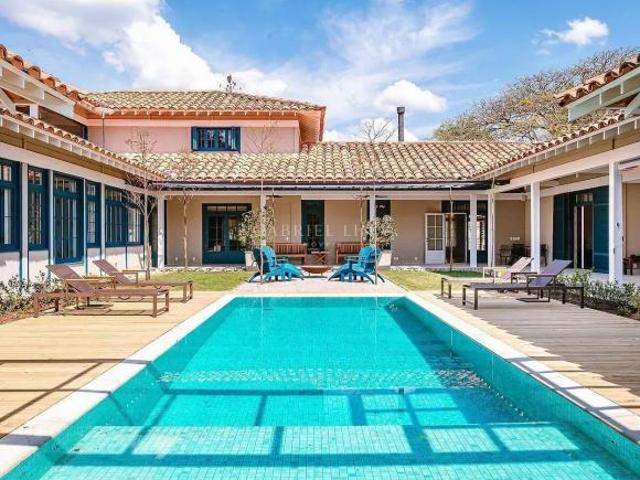 Casa de Alto Padrão na Quinta da Baroneza 1.050 m² Construídos em Terreno de 6.200 m² Frente para