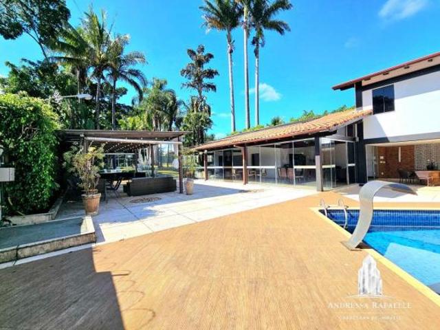 Casa de Alto Padrão na SHIS QI 09 Lago Sul Projetada por Giovanini Lettieri Aceita Financiamento