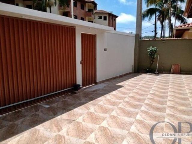 CASA DE ALTO PADRÃO NAS TONINHAS COM 5 DORMITÓRIOS