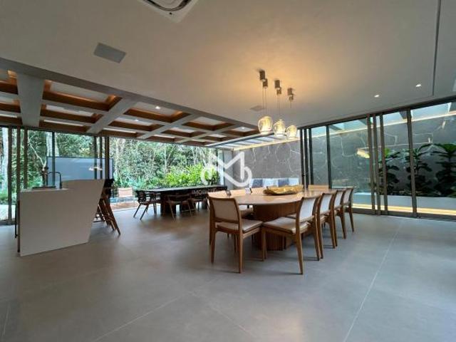 Casa de Alto Padrão no Módulo 11 na Riviera de São Lourenço