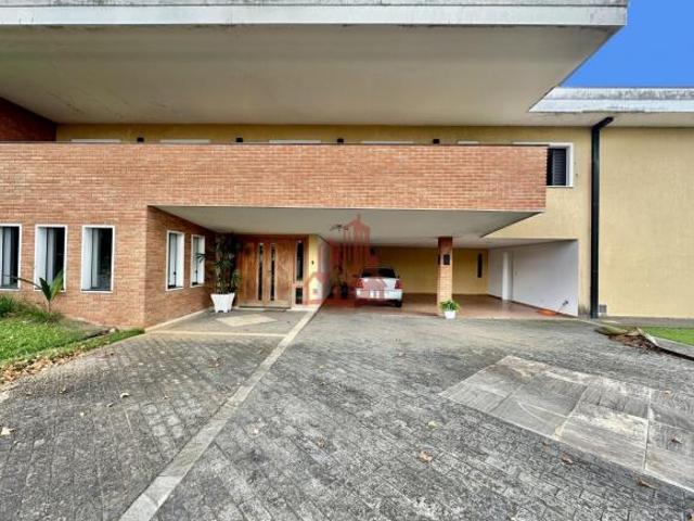 Casa de Alto Padrão no Nova Higienópolis com 5 Suítes, Piscina, Salão Gourmet em