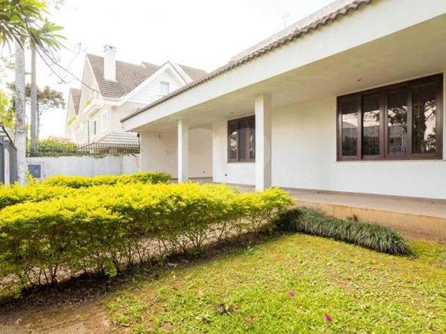 CASA DE ALTO PADRÃO NO BATEL / ÁGUA VERDE – 359m² – 7 QUARTOS – TERRENO AMPLO