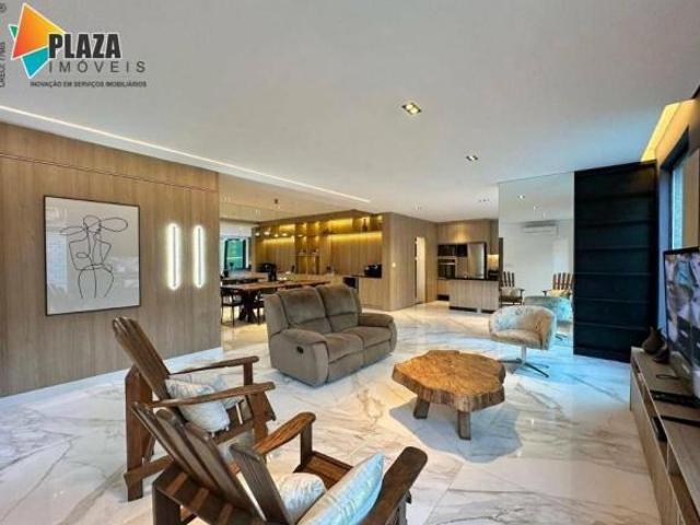 Casa de Alto Padrão no Canto do Forte – 4 Suítes, Piscina e Área Gourmet Completa