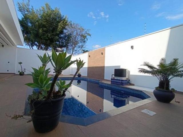 CASA DE ALTO PADRÃO NO COLINAS DE SANTA BARBARA EM POUSO ALEGRE MG