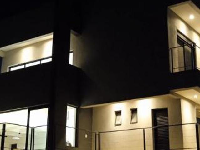 Casa de Alto Padrão no Condomínio Colinas do Parahyba – Zona Norte de São José dos Campos