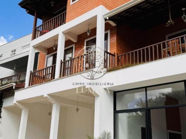 Casa de Alto Padrão no Condomínio Capital Ville Rústico Contemporâneo com Vista para o Lago