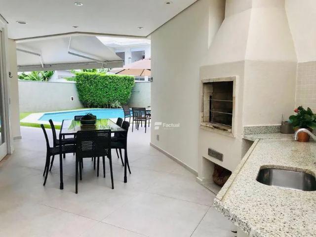 Casa de Alto Padrão no Condomínio Acapulco – 4 Suítes, Piscina e Lazer Completo