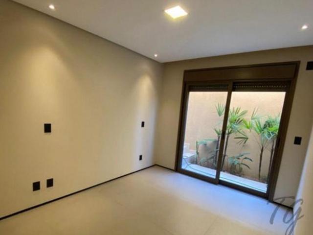 Casa de alto padrão no condomínio Alphaville Nova Esplanada 2