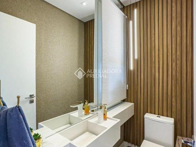 Casa de Alto Padrão no Condomínio AROMÁZ com Porteira Fechada