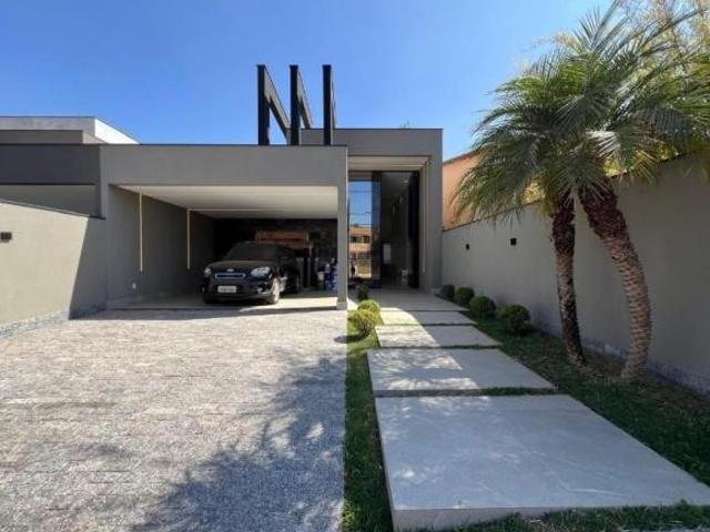 Casa de alto padrão no Condomínio do Guará I em Brasília DF: 3 quartos, 3 suítes, 2 salas, 5 banheir