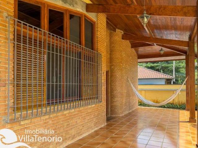 Casa de Alto Padrão no Condomínio do Tenório – Localização Nobre e Construção Impecável