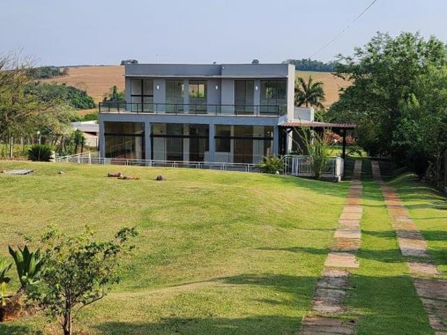 Casa de Alto Padrão no Condomínio Estância Cabral com 2.000m de Terreno