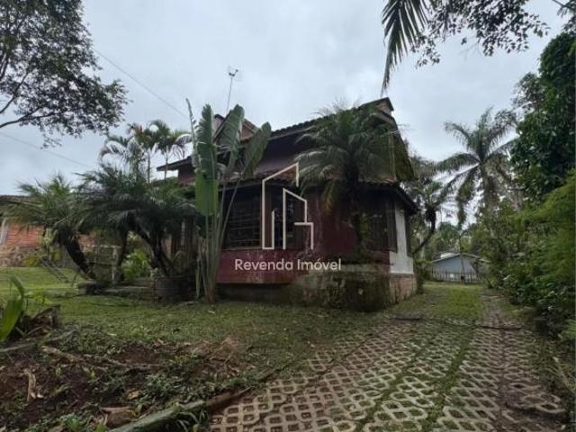 Casa de Alto Padrão no Condomínio Fazenda da Ilha em Embu Guaçu: 3 Quartos, 1 Su