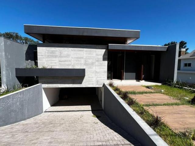 Casa de Alto Padrão no condomínio Figueiras