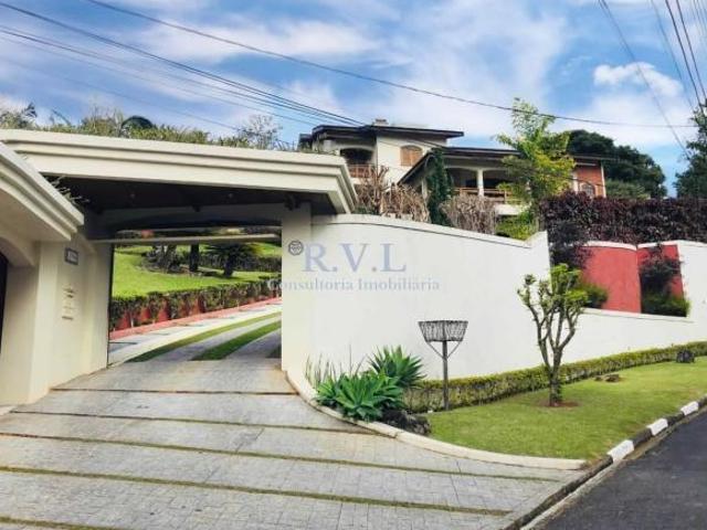 Casa de alto padrão no Condomínio Flamboyant: 5 suítes, 3 salas, 7 banheiros, 6 vagas de garagem, 20