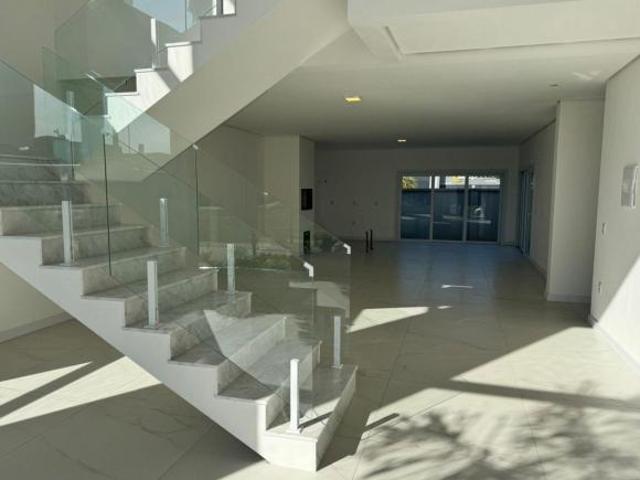 CASA DE ALTO PADRÃO NO CONDOMÍNIO NELSI HAAS