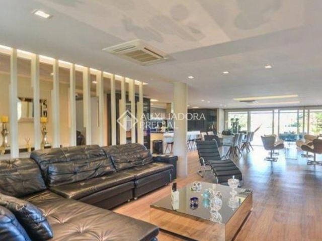 Casa de Alto Padrão no Condomínio TerraVille Porto Alegre 478m² | 4 Suítes | Terreno de 1107m² |