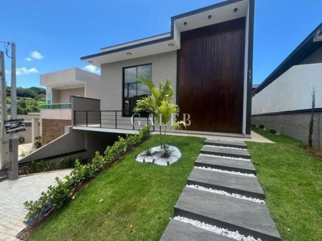 Casa de alto padrão no Condomínio Terras de Atibaia II: 3 suítes, 2 salas, 5 banheiros, 4 vagas, 300