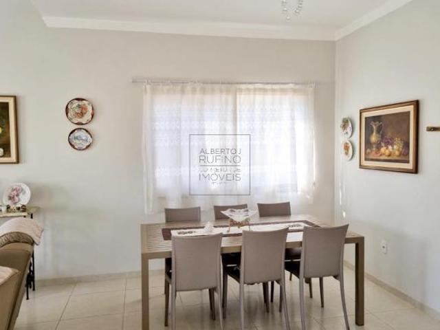 Casa de alto padrão no Condomínio Terras de Itaici | 3 suítes, terraço panorâmico, área fitness e vi