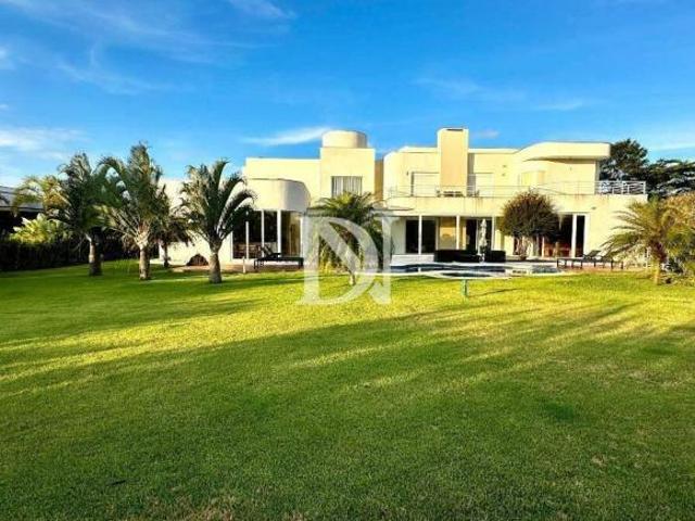 Casa de Alto Padrão no Condomínio Terras de São José II – 6 Suítes, 850m² e Lazer Completo