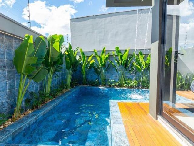 Casa de alto padrão no condomínio Vale dos Lírios