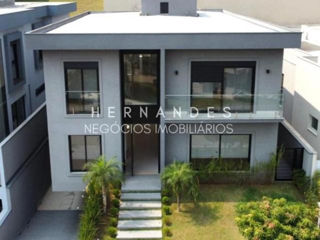 Casa de Alto Padrão no Condomínio Villa Solaia ? Alphaville com 4suítes e 4 vagas de carro