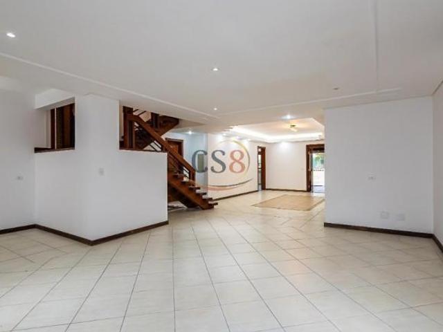 Casa de Alto Padrão no Ecoville em Condomínio Fechado com Piscina e 487m² Averbados