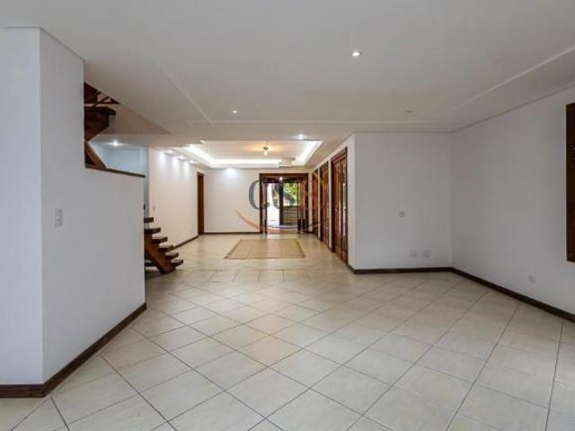 Casa de Alto Padrão no Ecoville em Condomínio Fechado com Piscina e 487m² Averbados