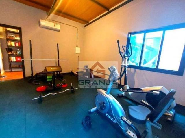 Casa de alto padrão no Fazendinha com 2.600 m², piscina aquecida, projeto Lineu Alegretti e muito ve
