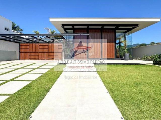 Casa de Alto Padrão no Guarujá com 6 Suítes 6 Vagas a venda na Praia de Acapulco