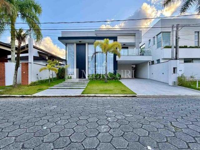 Casa de Alto Padrão no Guarujá, Condominio Fechado, 5 Suítes Espaço Gourmet com Churrasqueira Merc