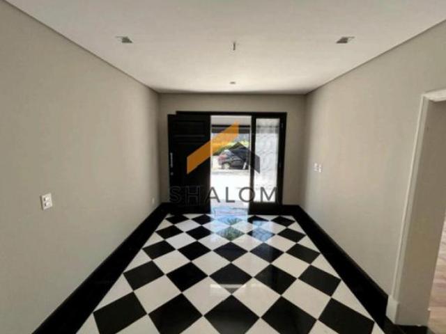 Casa de alto padrão no Jardim Everest 691m² de terreno, piscina e lazer completo