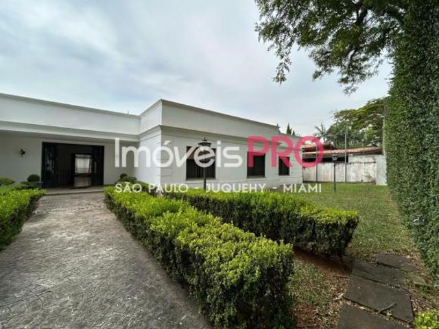Casa de alto padrão no Jardim Guedala | 1300 m² de terreno