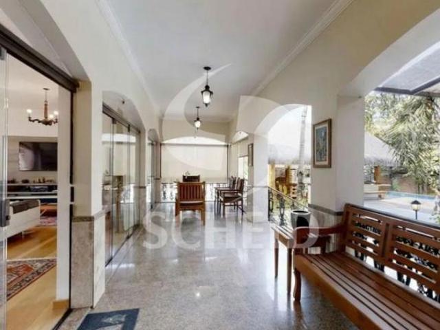 Casa de Alto Padrão no Jardim Marajoara 4 quartos, 6 vagas cobertas