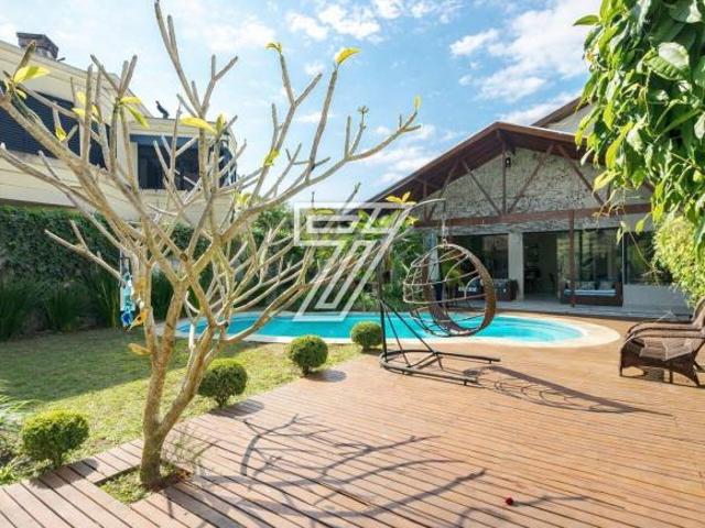 Casa de alto padrão no Jardim Social, com 335m², t