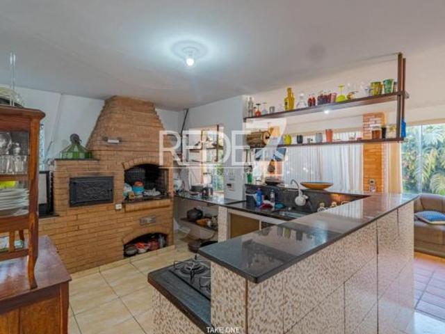 Casa de alto padrão no Parque Valinhos, 4 quartos, 3 suítes, 3 salas, 4 banheiros, 5 vagas, piscina