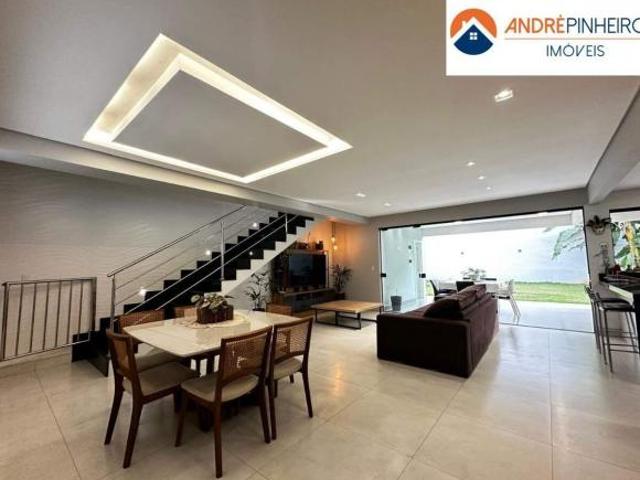 Casa de Alto Padrão no Planalto: Projeto Moderno, 3 Suítes e Lazer Completo BH
