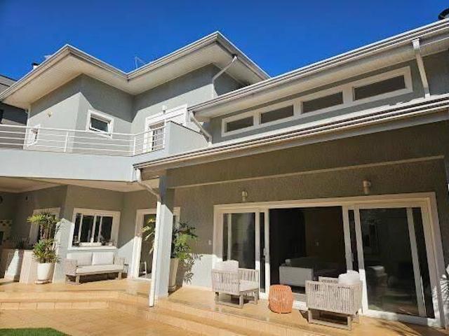 Casa de alto padrão no Portal do Lago em Valinhos – 4 suítes, piscina aquecida e espaço gourmet