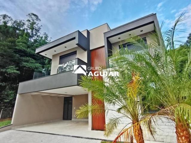 Casa de alto padrão no Reserva dos Jatobás: piscina aquecida, energia solar e 46