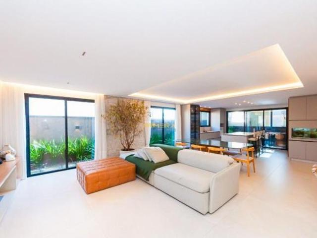 Casa de alto padrão no Santa Cândida