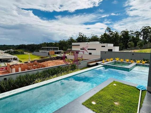 Casa de Alto Padrão no Terras da Alvorada com Piscina Aquecida e Energia Solar
