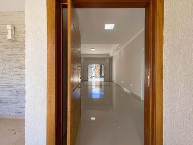 Casa de alto padrão no Vila Borghese, Indaiatuba | 4 suítes, piscina, área gourmet e design moderno