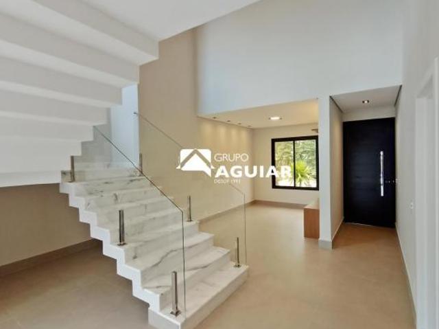 Casa de Alto Padrão no Villa do Sol em Valinhos com 3 Suítes e Piscina Aquecida