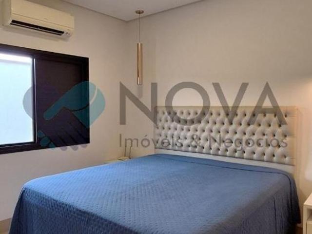 CASA DE ALTO PADRÃO NO VILLAGE DAMHA II COM 3 SUÍTES, ÁREA GOURMET COMPLETA E ACABAMENTO IMPECÁVEL