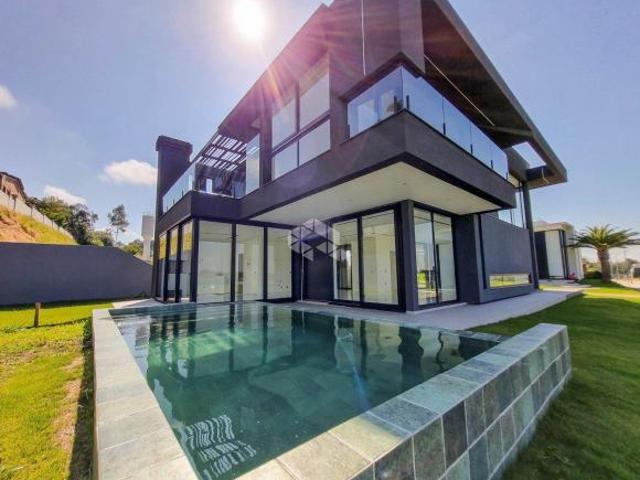 Casa de alto padrão nova no condomínio fechado Reservas do Lago em Nova Santa Rita. Terreno de esqui